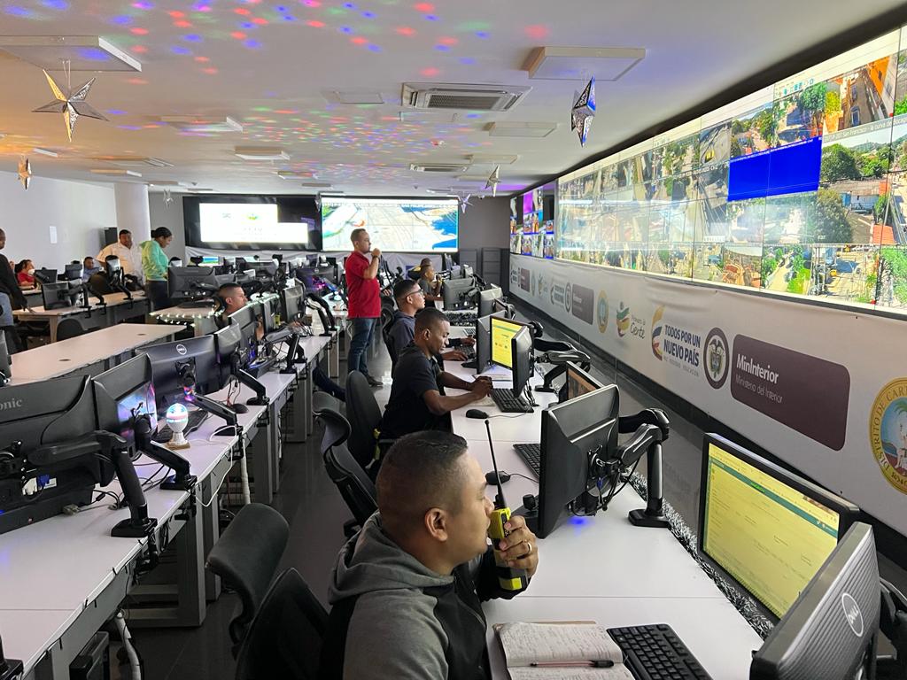 Cartagena celebró su 'noche de velitas' bajo custodia del GOES y Gaula ...