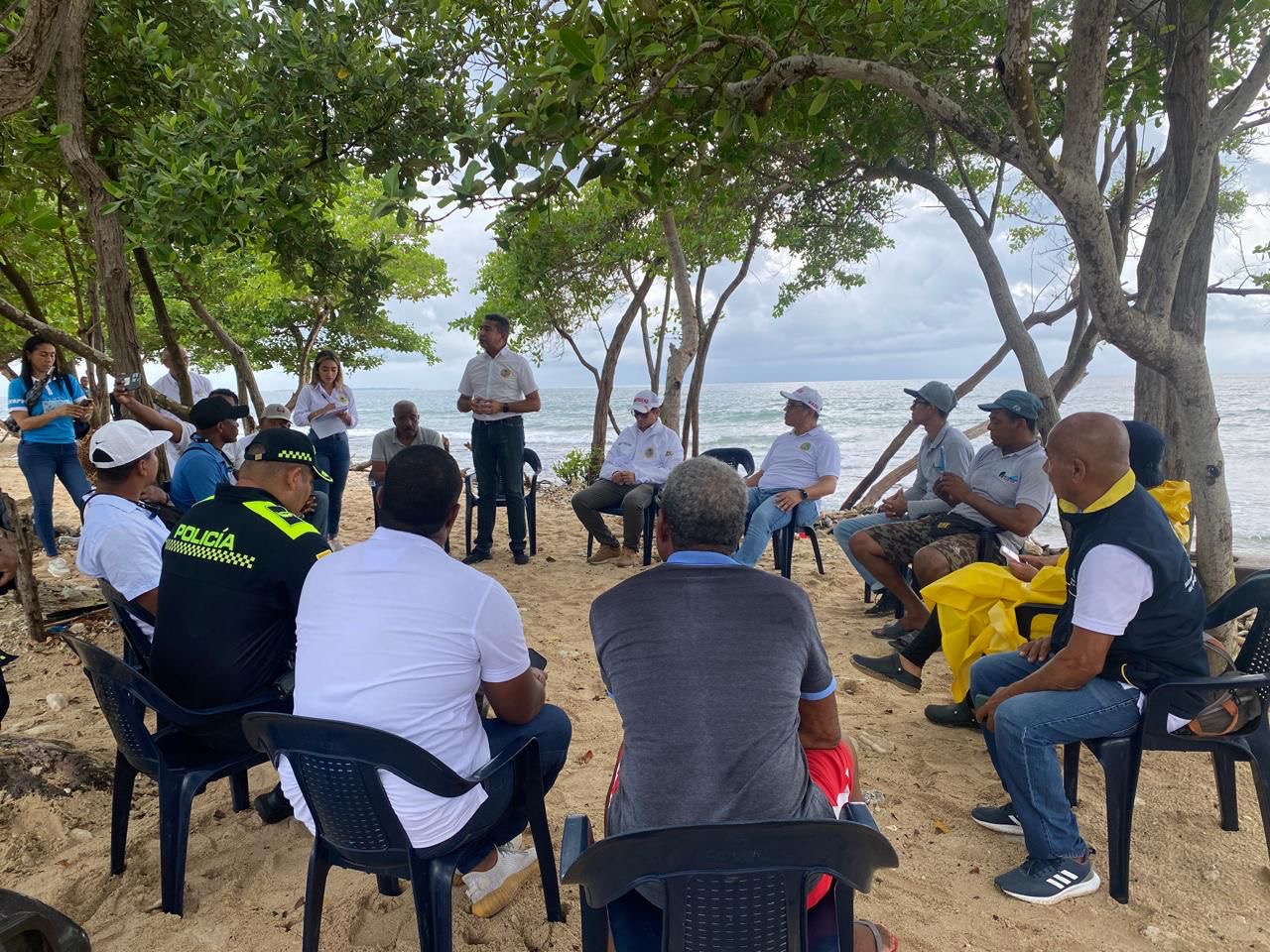 Fructífera reunión entre Distrito y líderes de las comunidades de Barú ...